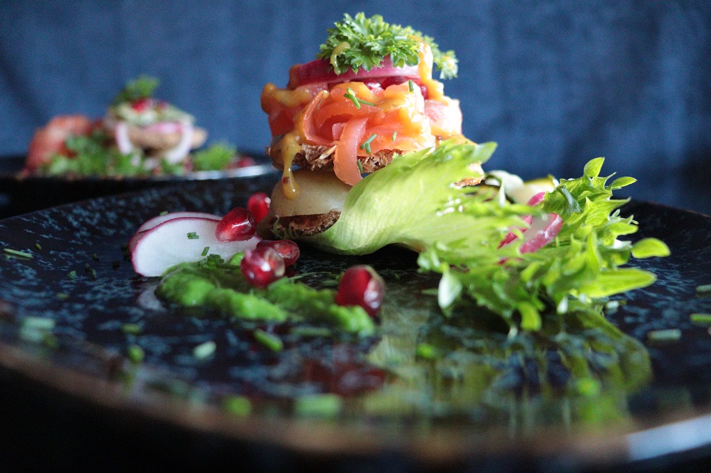 Forrett med røkt laks | Oppskrift Idéfull.no og Mat for 2 | av Tove Holter